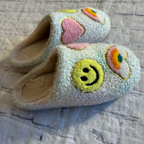 Shoes | Eva Soles Smiley Face Heart Rainbow Girls Fuzzy Slippers Size ...